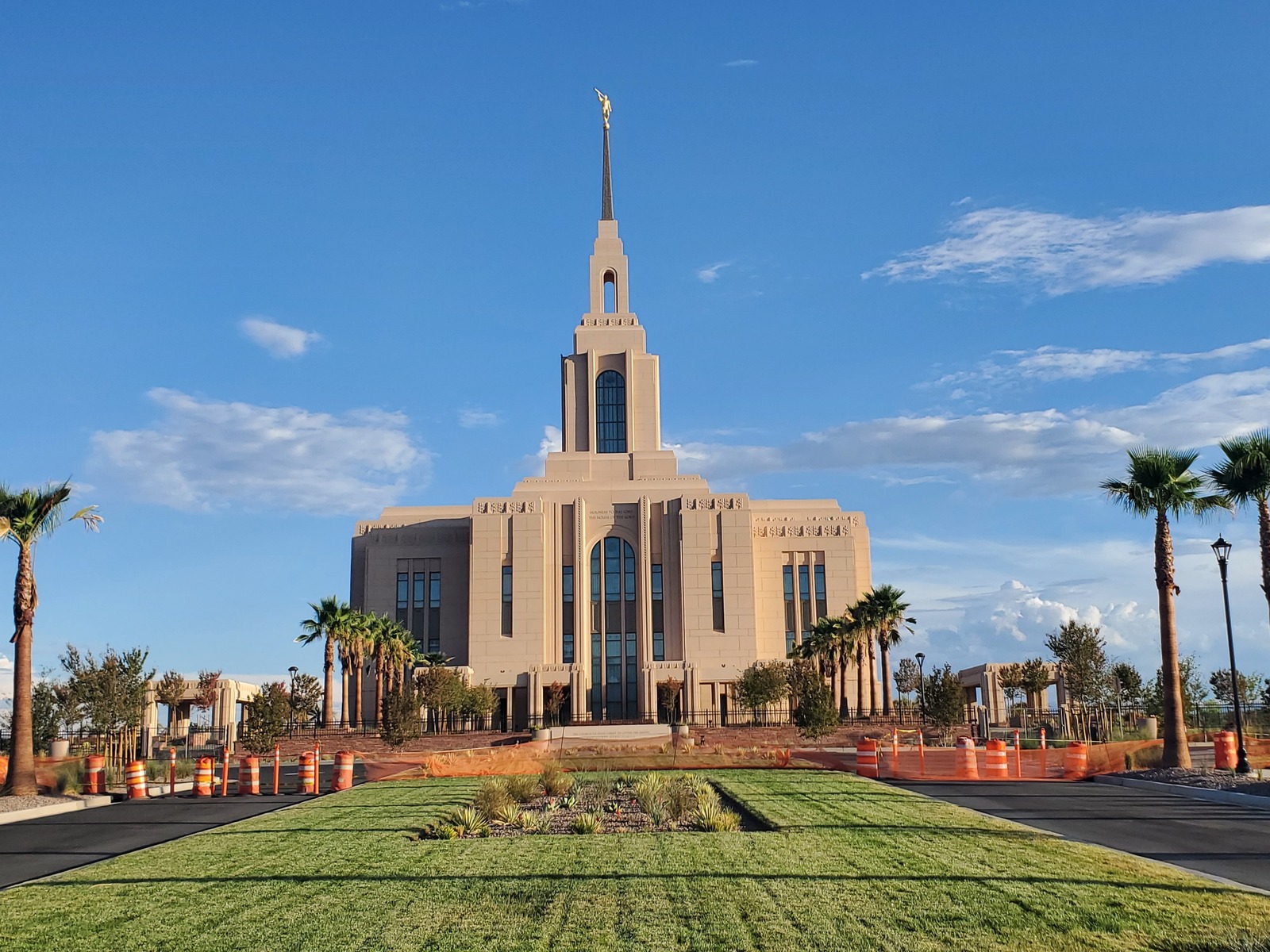 Red Cliffs Utah Temple Photograph Gallery | ChurchofJesusChristTemples.org